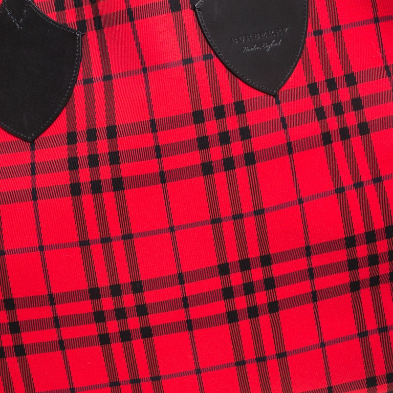 Burberry Red/Multicolor Fabric Reversible XL Tote For Sale at 1stDibs