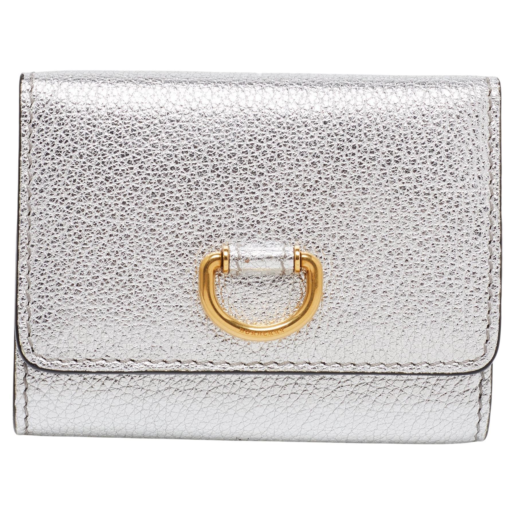 Chloe Silver Leather Zip Around Paddington Wallet at 1stDibs