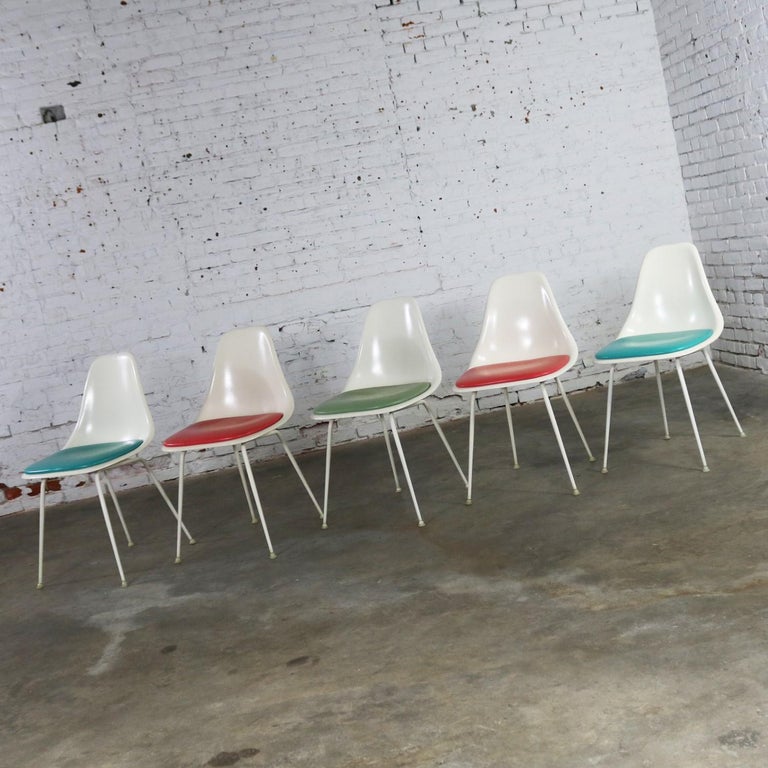 Burke Fiberglass #103 Shell Chairs with Padded Seats Set of 5 Mid ...
