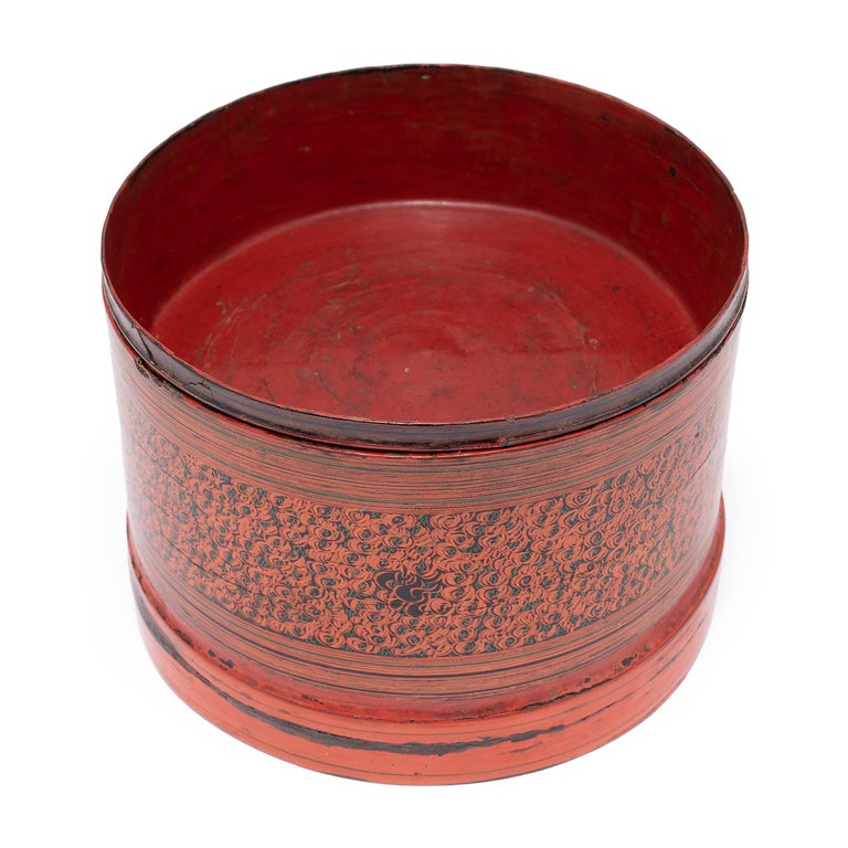 Burmese Yun Lacquer Betel Box, c. 1900 For Sale at 1stDibs