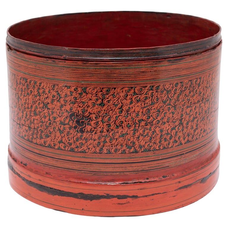 Burmese Yun Lacquer Betel Box, c. 1900 For Sale at 1stDibs