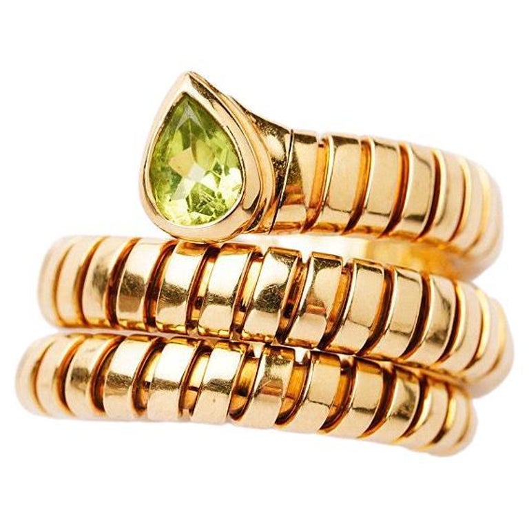 Bvlgari Vintage Serpenti Tubogas Peridot Yellow Gold Ring For Sale at 1stDibs