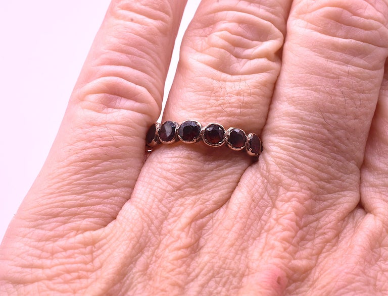 C1854 Eternity Band of Carved Garnet Circles For Sale at 1stDibs