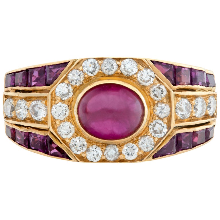 Cabochon ruby and diamond ring in 18k yellow gold. 0.50 carats in diamonds For Sale at 1stDibs