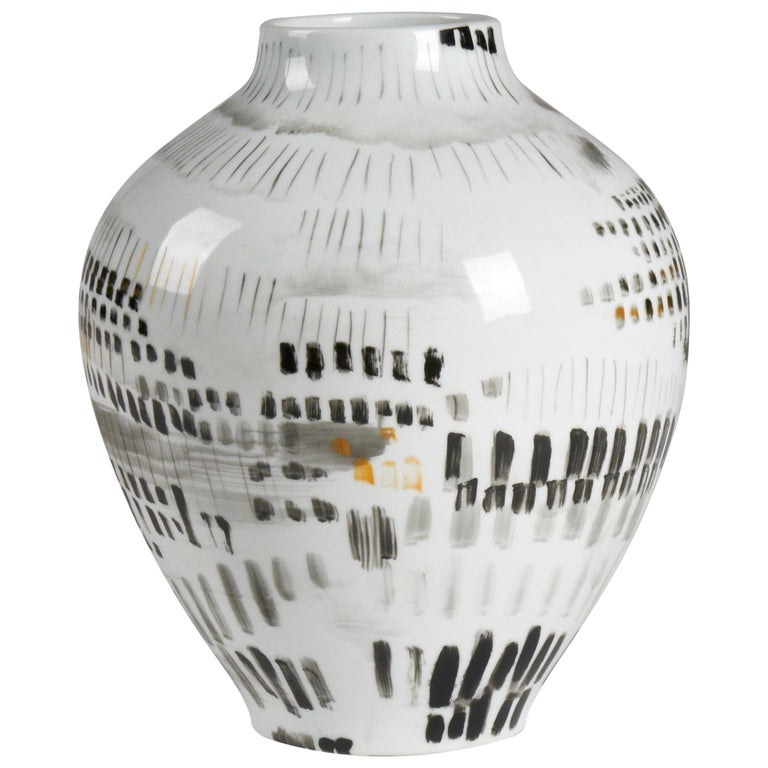 Cade Decorative Abstract Vase in Porcelain by CuratedKravet For Sale at ...