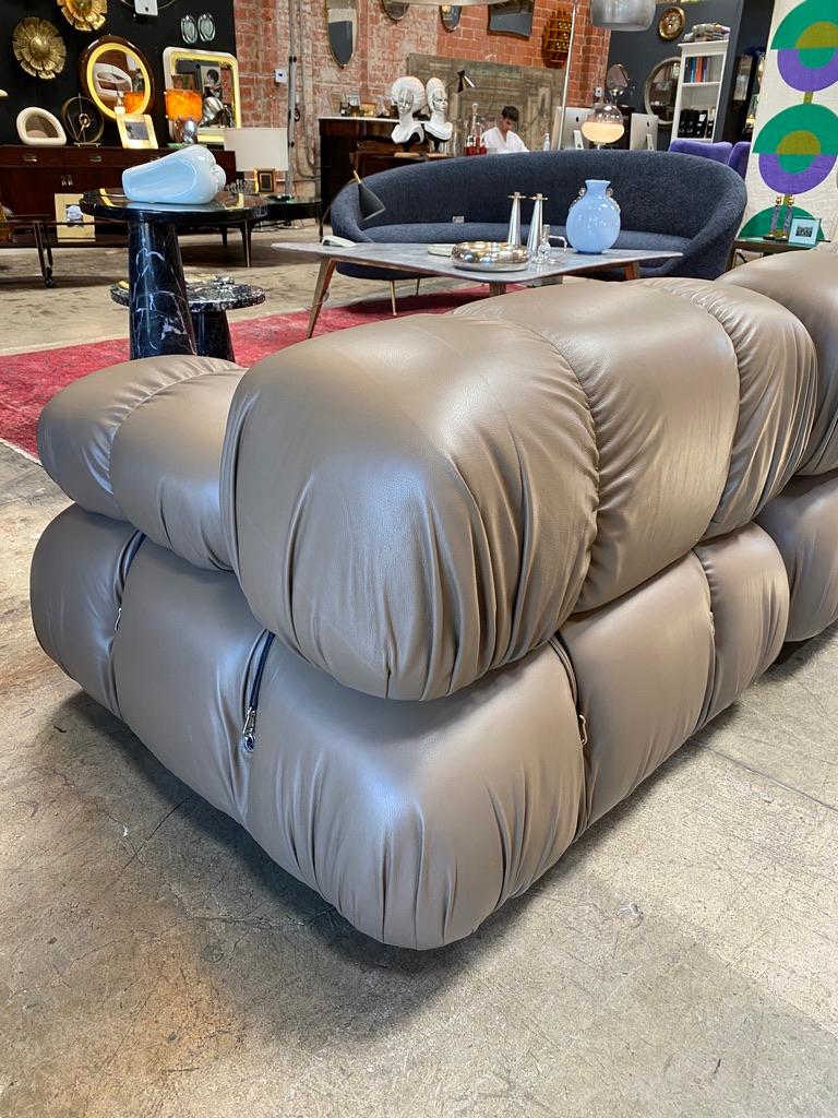 Canapé modulaire Camaleonda en cuir "Moca" de Mario Bellini sur 1stDibs