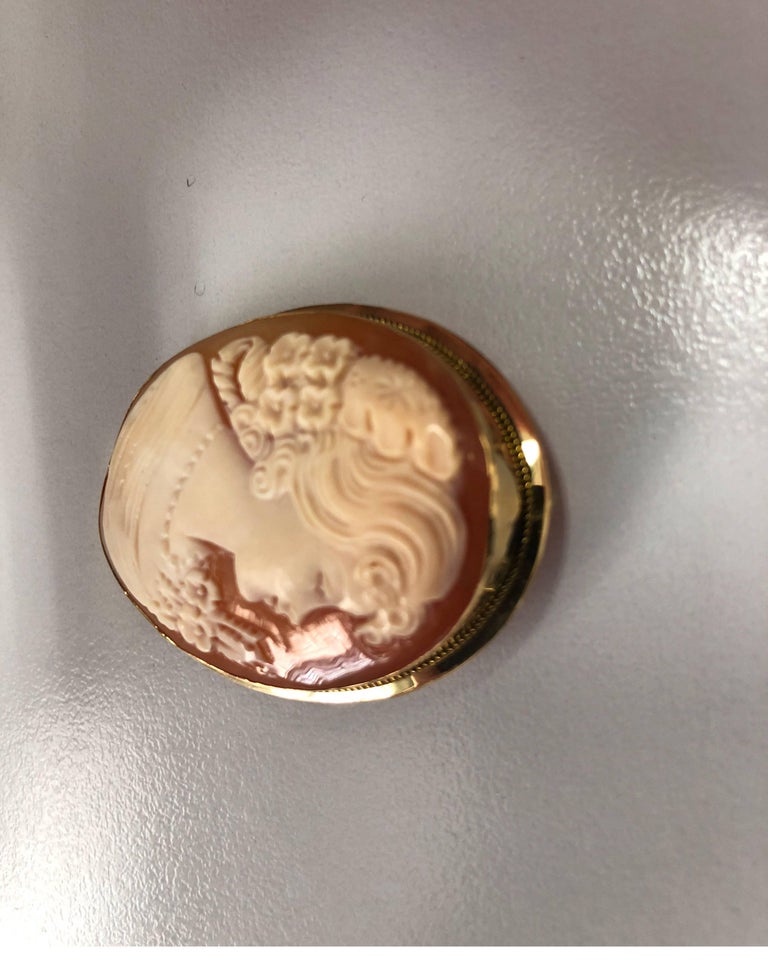 Cameo in 18 Karat Yellow Gold For Sale at 1stDibs