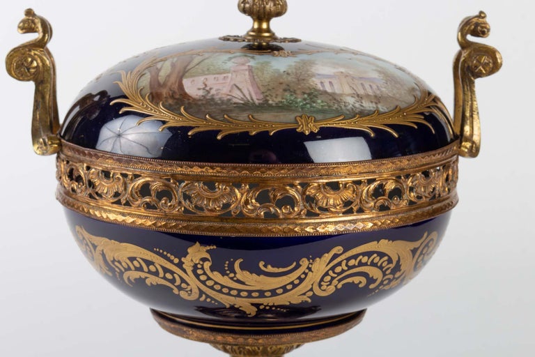 Candy Box in Sèvres Porcelain and Golden Bronze at 1stDibs
