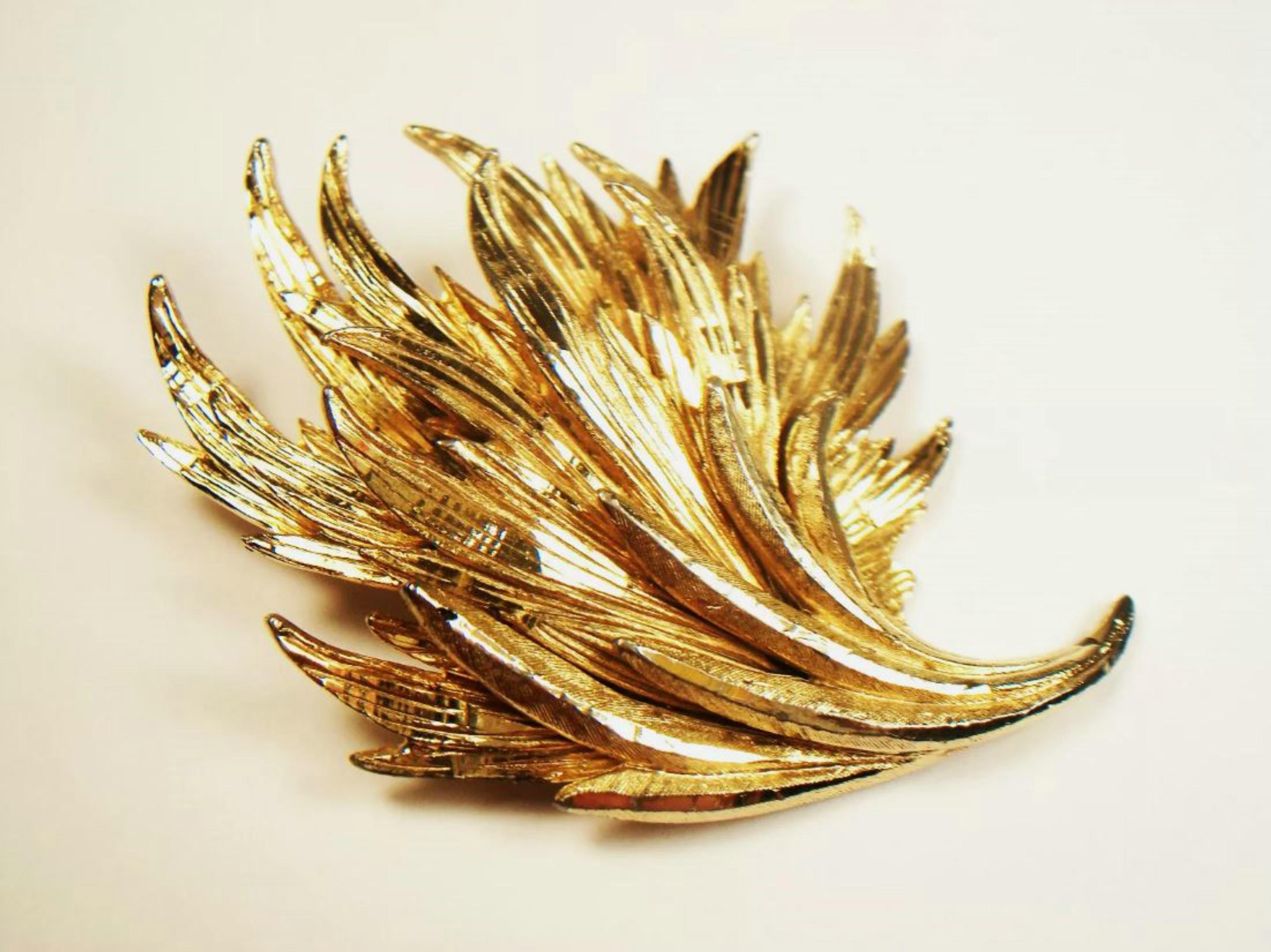 CAPRI - Vintage Gold Tone Feather Brooch - Tooled Finish - Signed ...
