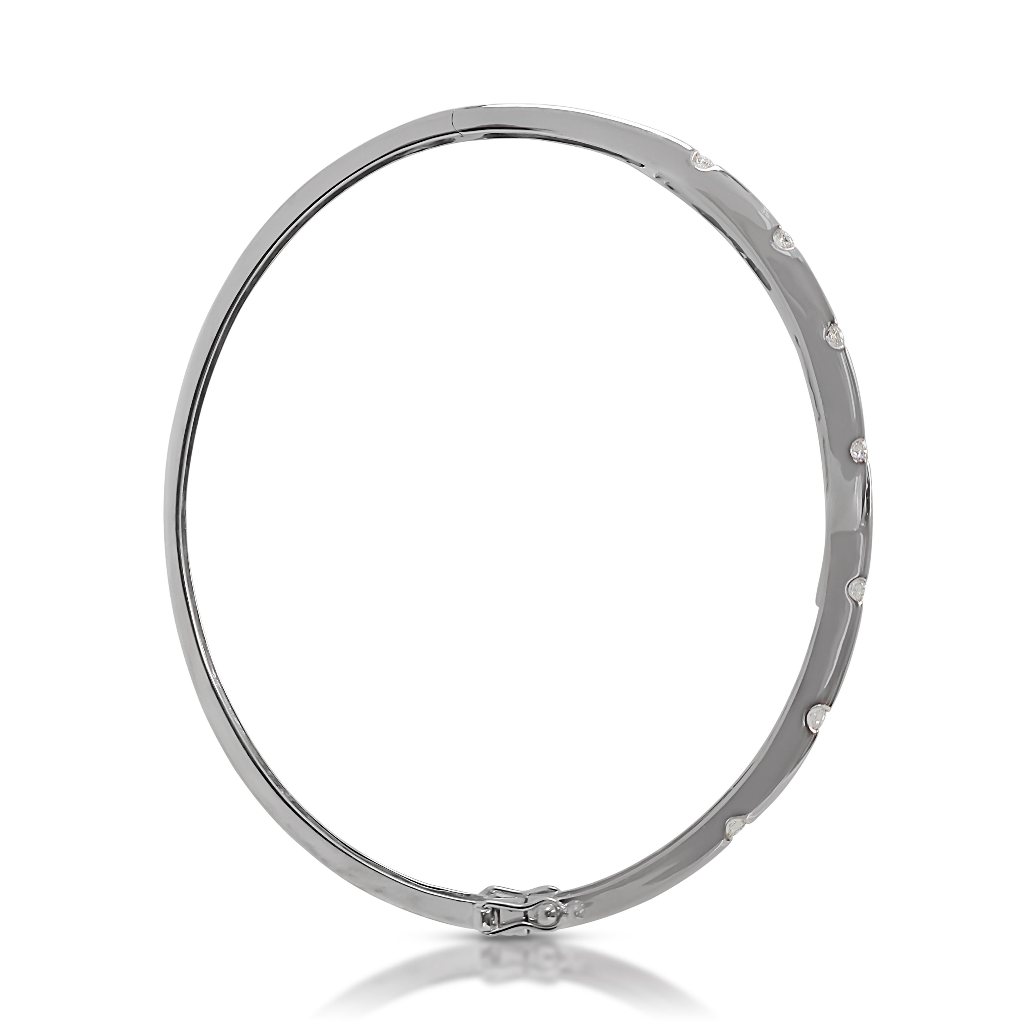 Captivating 0.24ct Natural Diamond Bangle in 18K White Gold For Sale at 1stDibs