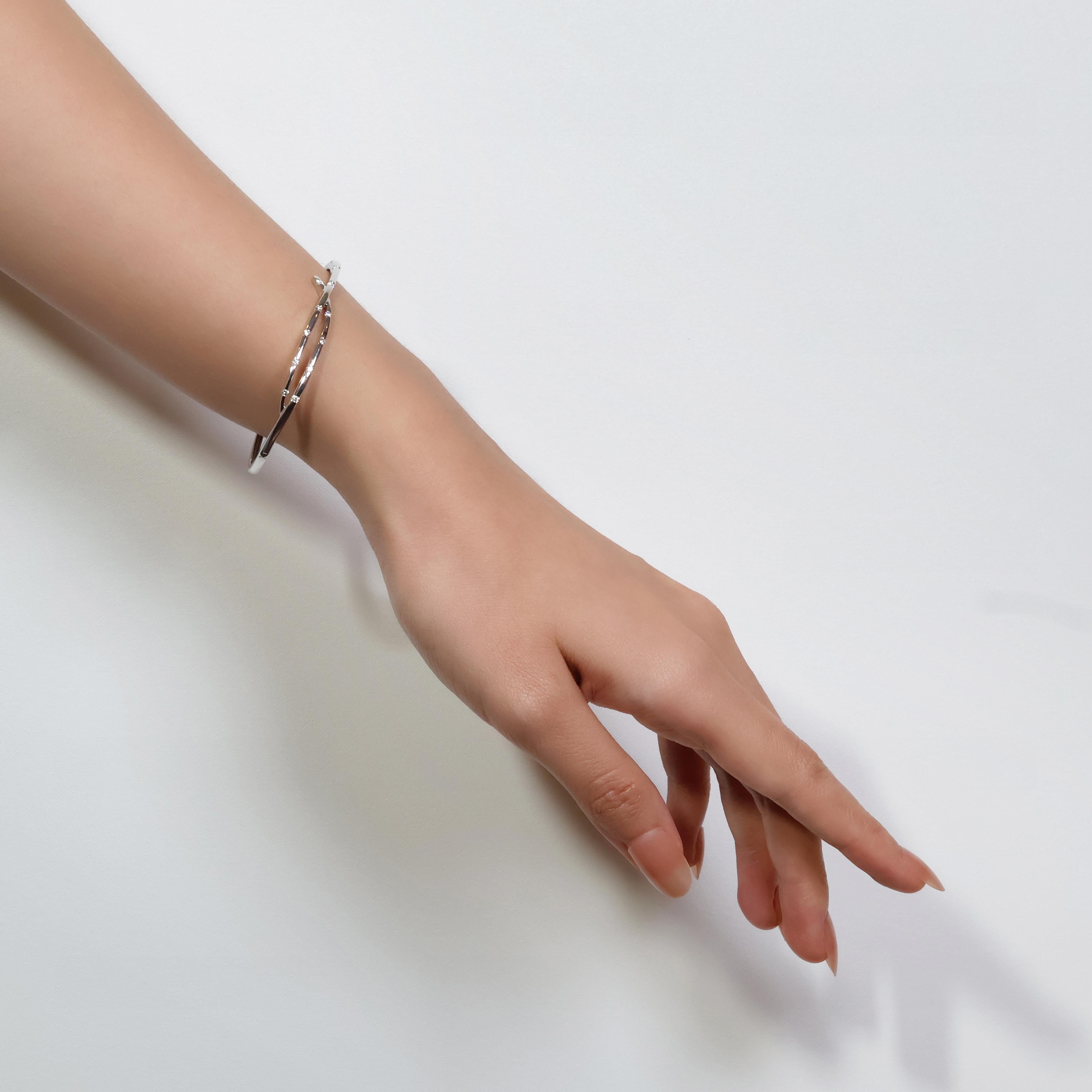 Captivating 0.24ct Natural Diamond Bangle in 18K White Gold For Sale at 1stDibs