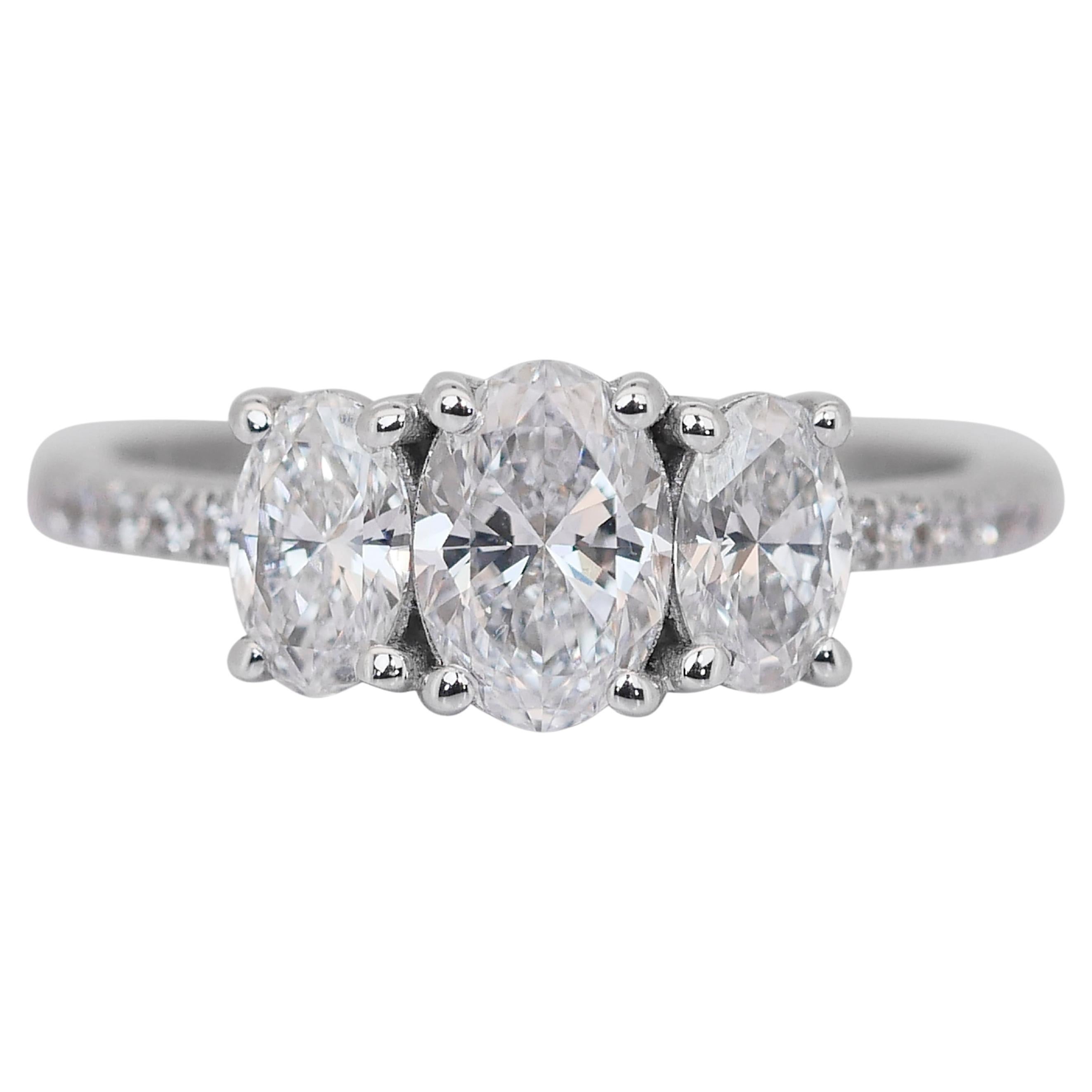 Luminous 2.59ct Diamonds 3-Stone Ring in 18k White Gold - GIA Certified For Sale at 1stDibs