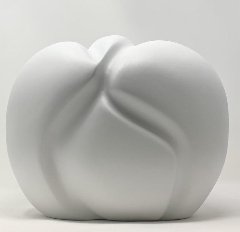 Capucine Safir - Queen. Minimal sculpture From the series Less is more ...