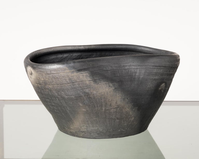 "Carbone" Charcoal and Silver Terracotta Dish by Facto Atelier Paris ...