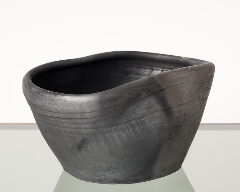 "Carbone" Charcoal and Silver Terracotta Dish by Facto Atelier Paris ...