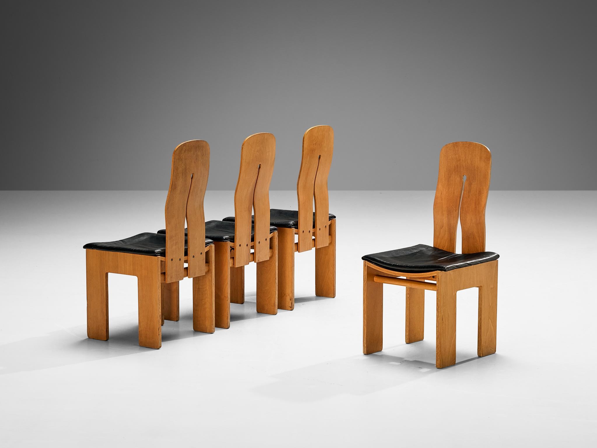 Carlo Scarpa para Bernini Juego de cuatro sillas de comedor en nogal y ...