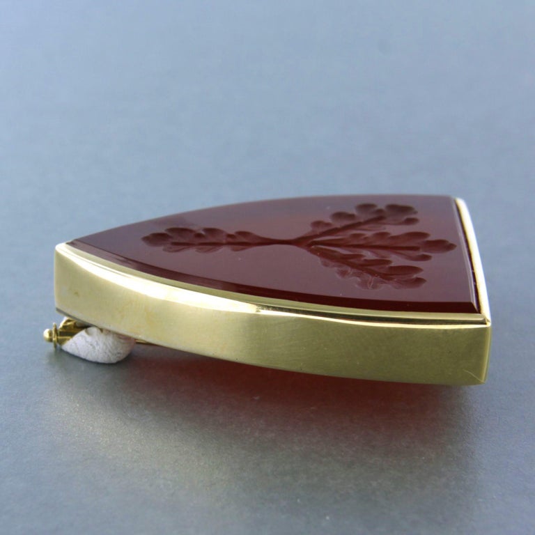 Carnelian Intaglio Family Crest Brooch For Sale at 1stDibs