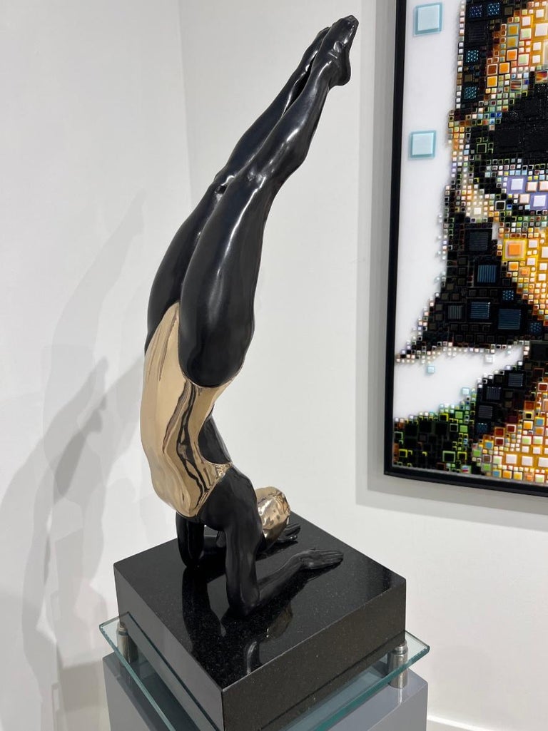 Carole A. Feuerman – Perseverance (Bronze), Tischplatte im Angebot bei ...