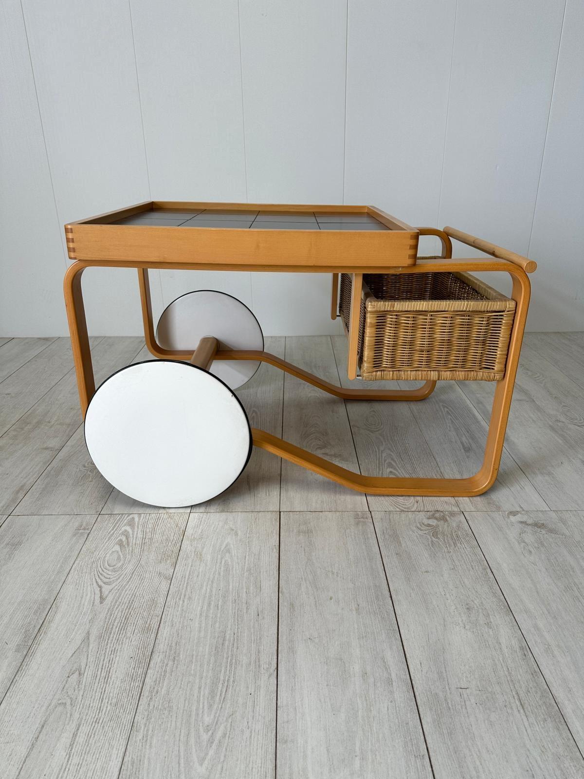 Alvar Aalto Model 900 tea trolley, Alivar, 1980s For Sale at 1stDibs