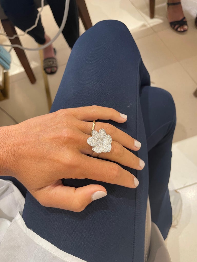 Carrera Y Carrera 18KT White Gold 1.94Ct. Diamond Gardenia Flower Ring For Sale at 1stDibs