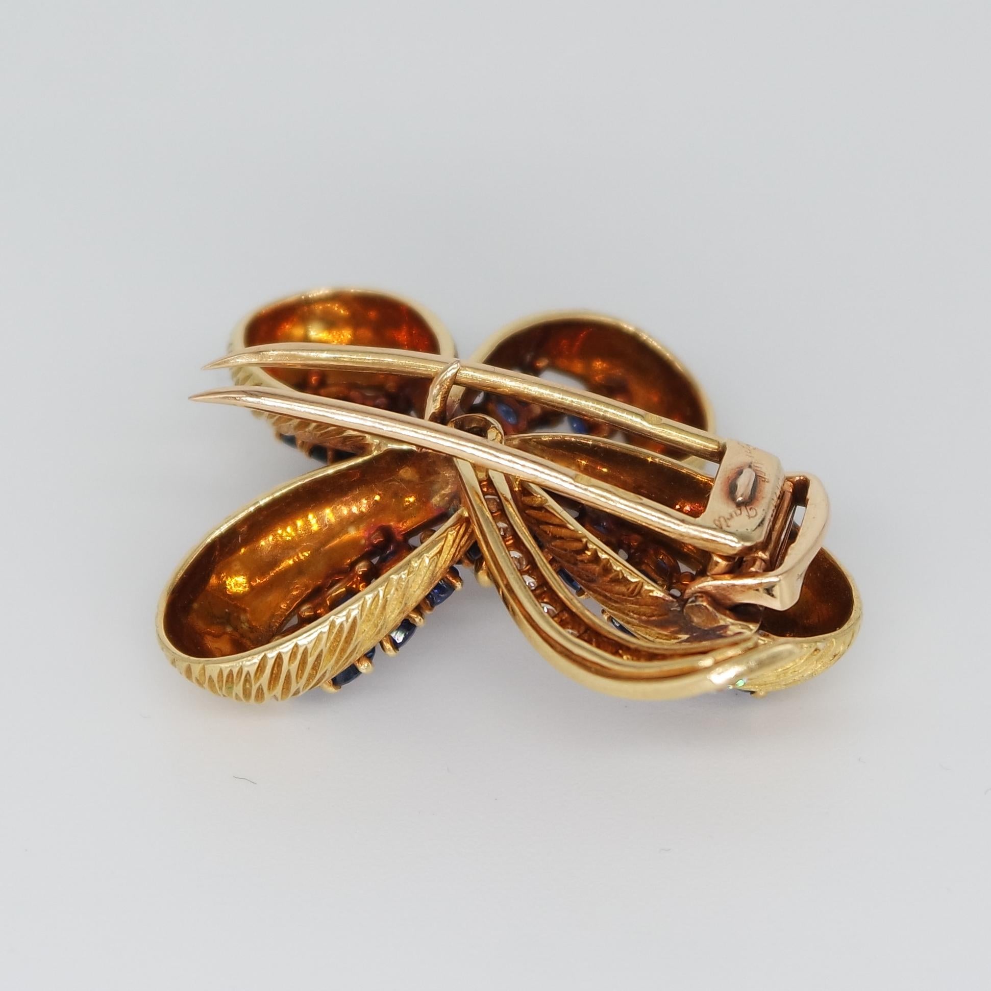 CARTIER 1950 circa. Diamonds and Sapphires on 18 Karat Gold Lucky ...