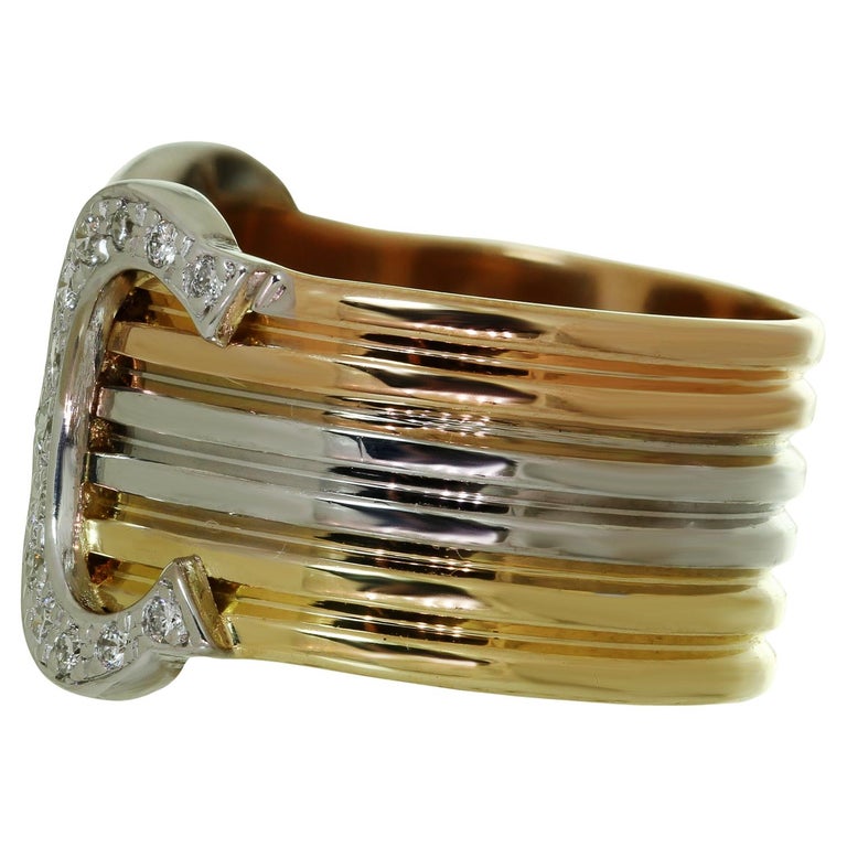 Cartier Bague en or 18 carats tricolore à double C de diamants En vente ...