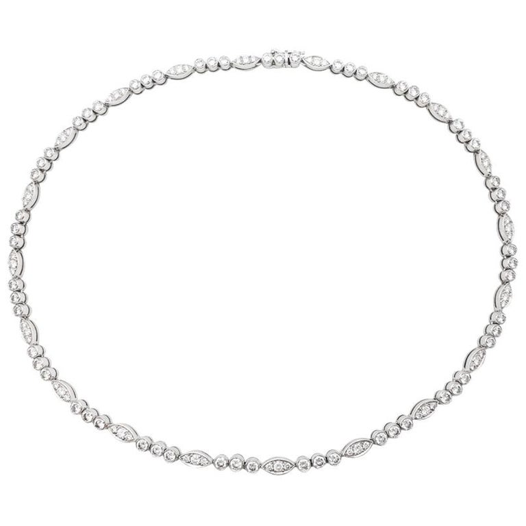 Cartier Collier de la collection "Dentelle" serti de diamants En vente ...