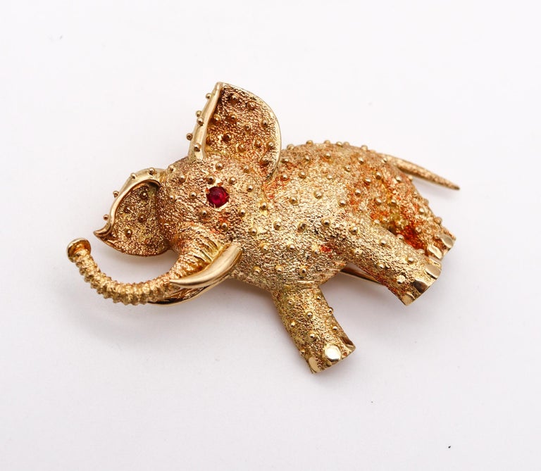 Cartier Paris 1950 Rare Elephant Brooch in Textured 18Kt Yellow Gold ...