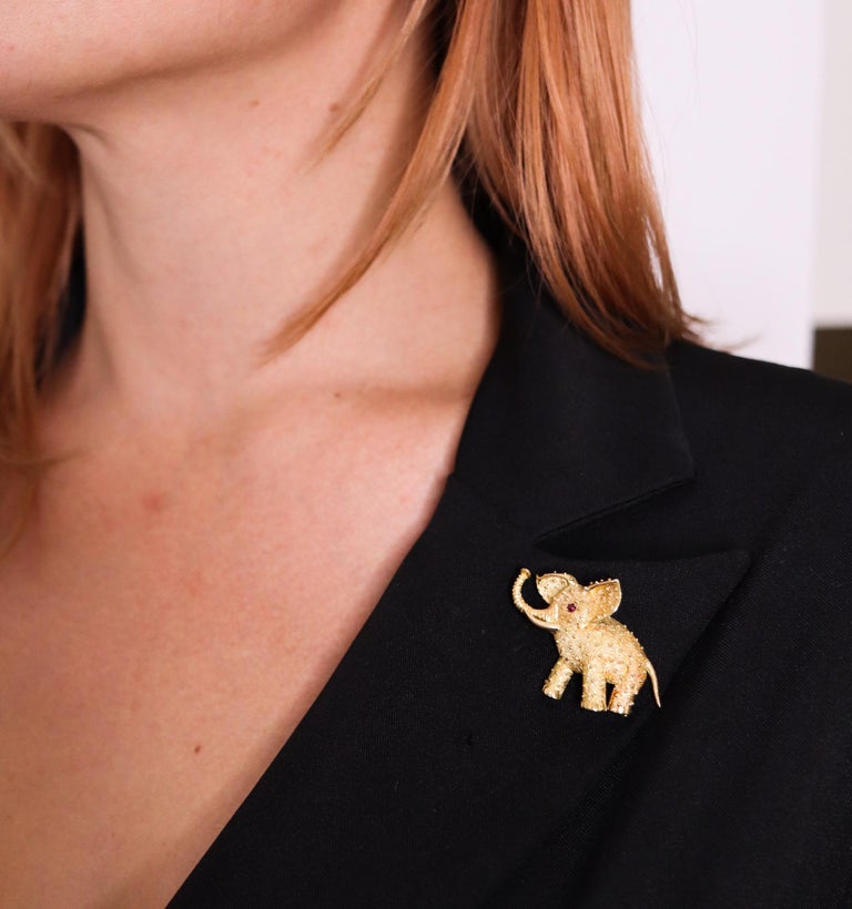 Cartier Paris 1950 Rare Elephant Brooch in Textured 18Kt Yellow Gold ...