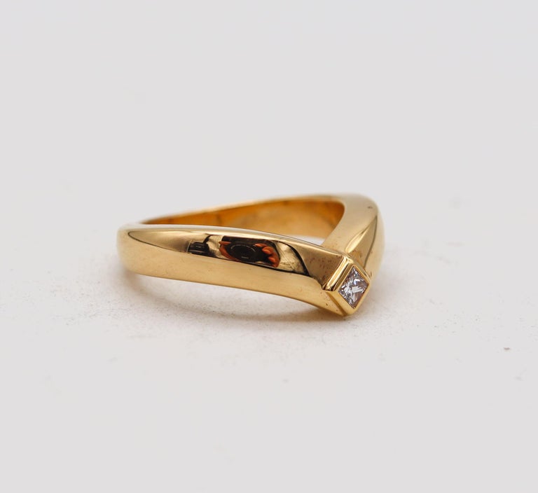 Cartier Paris Contemporary V Shaped Ring in 18Kt Yellow Gold with VS ...