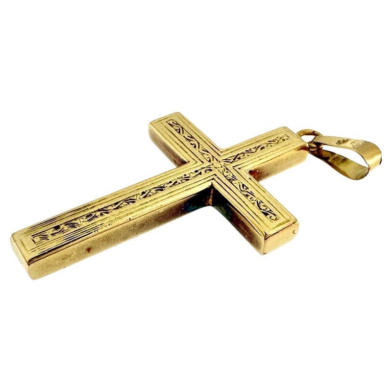Carved Italian Vintage Cross in 18kt Gold For Sale at 1stDibs