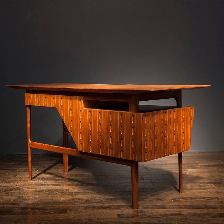 Carved Slat Desk and Chair by Ico Parisi at 1stDibs