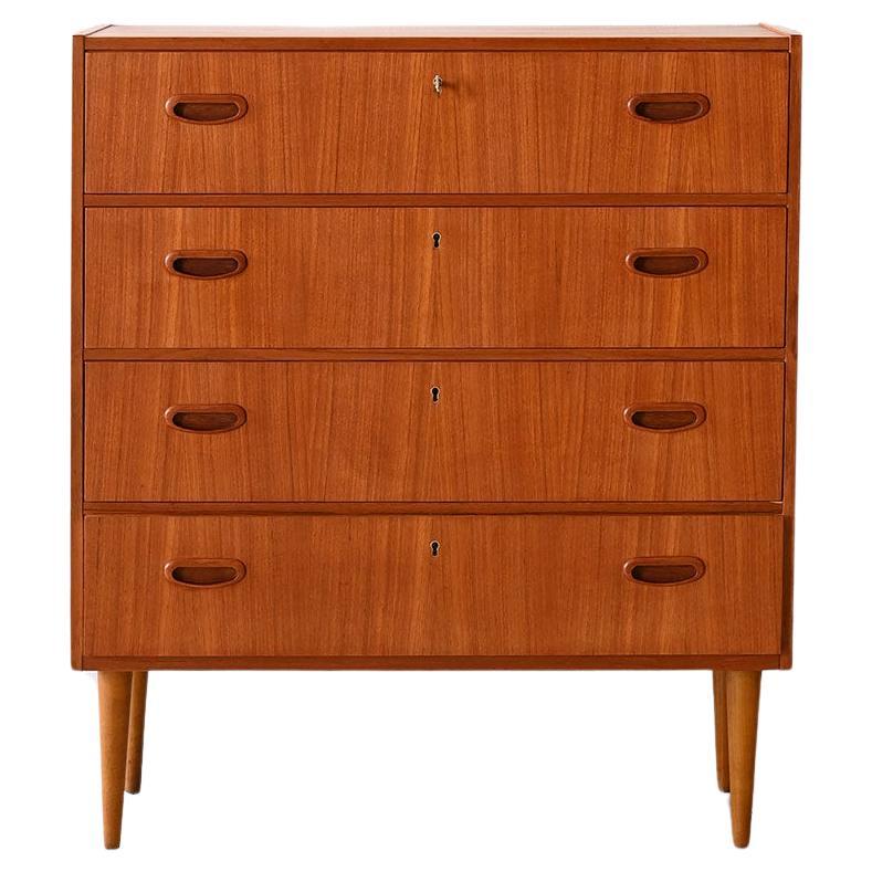 Scandinavian chest of drawers with four drawers For Sale at 1stDibs