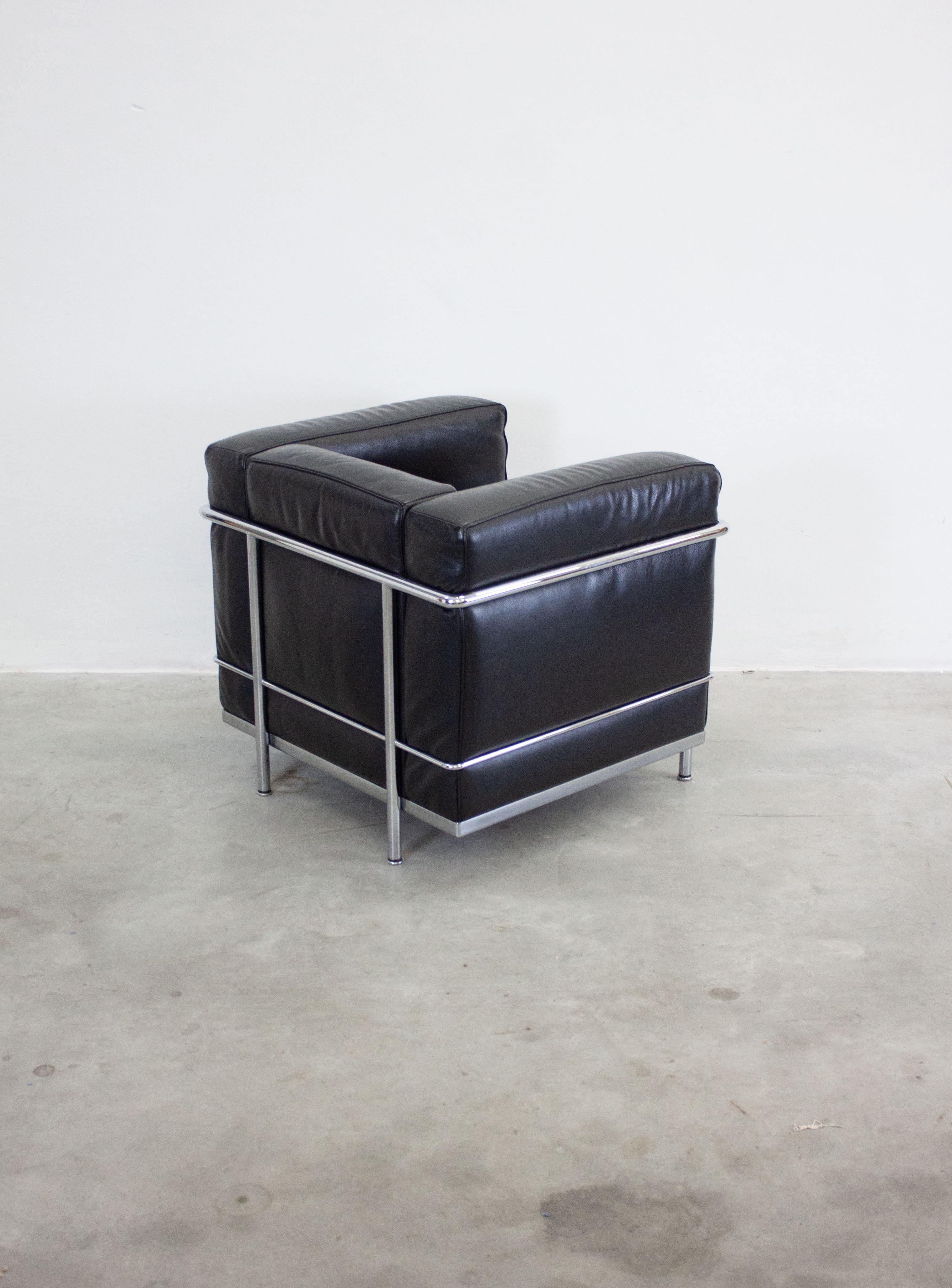 Cassina LC2 Lounge Chair by Le Corbusier (Black) at 1stDibs | lc2 chair ...