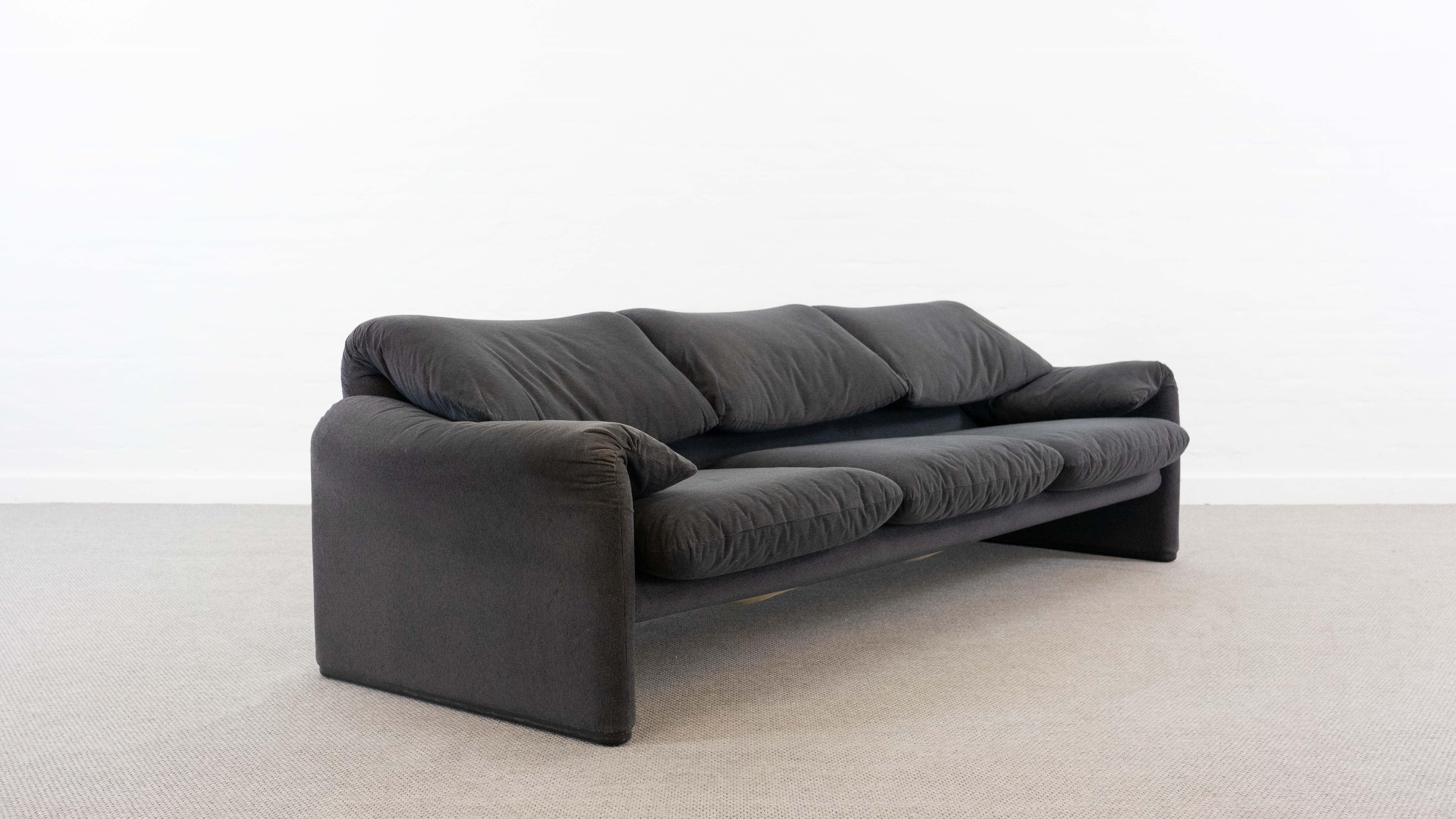 Cassina Maralunga 3-Seat Sofa by Vico Magistretti For Sale at 1stDibs