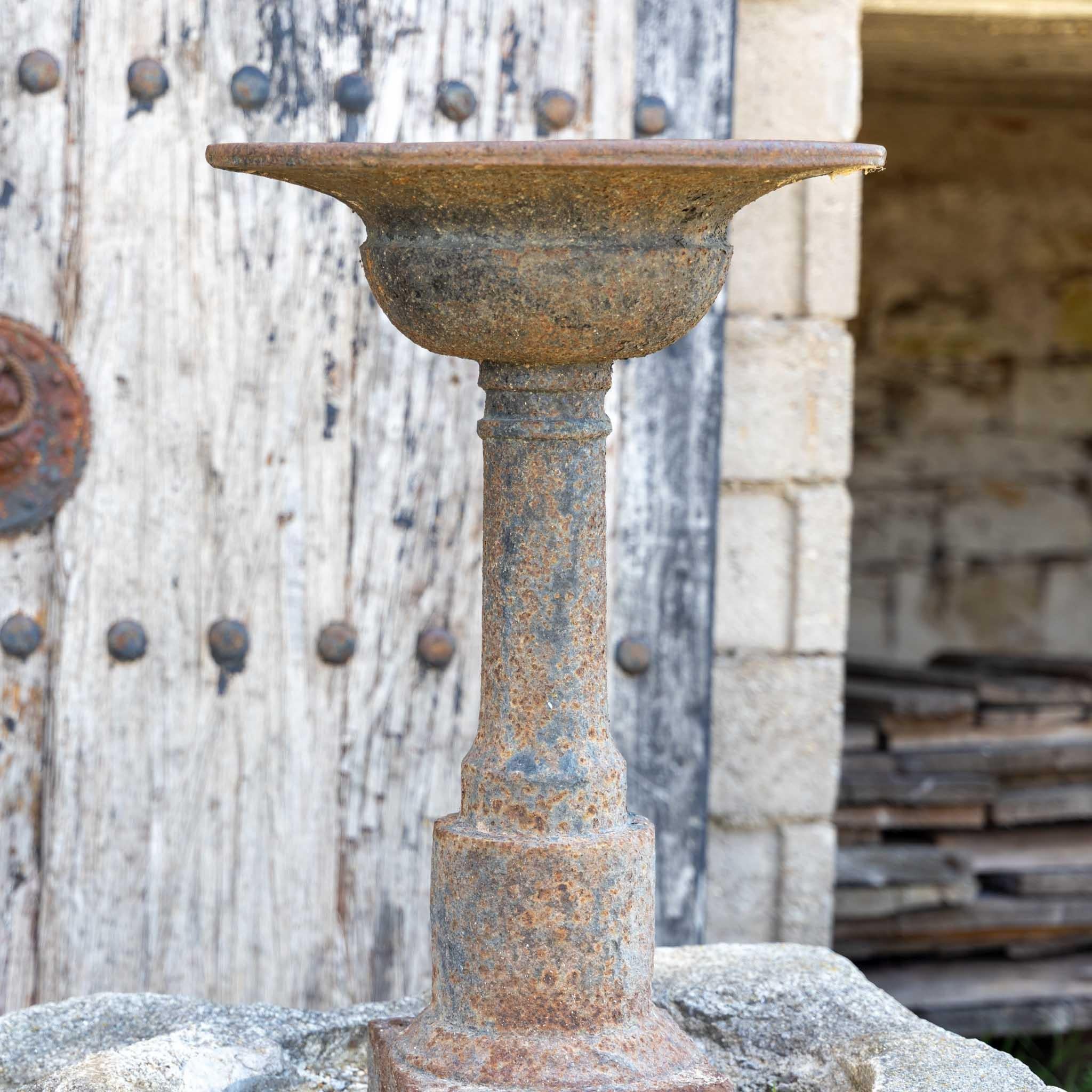 Cast iron fountain, France, 2nd half of 19th century For Sale at 1stDibs