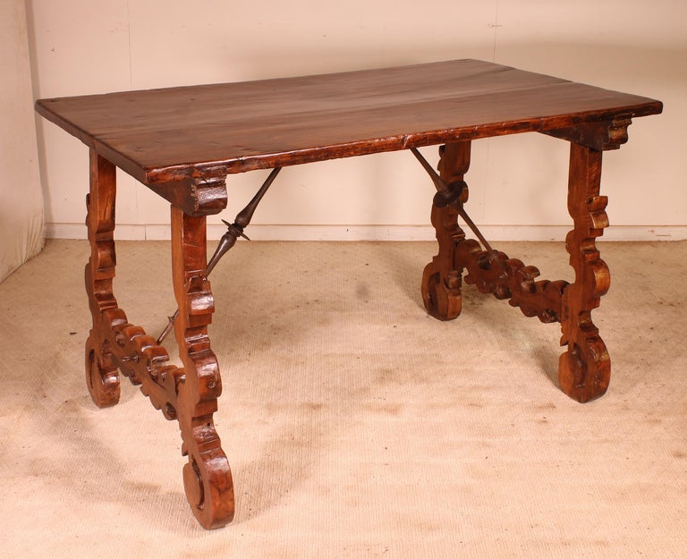 Catalan Table in Walnut 17th Century, Spain at 1stDibs
