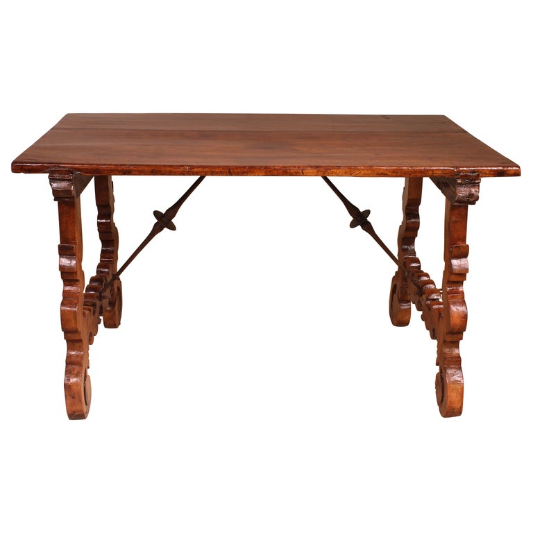 Catalan Table in Walnut 17th Century, Spain at 1stDibs