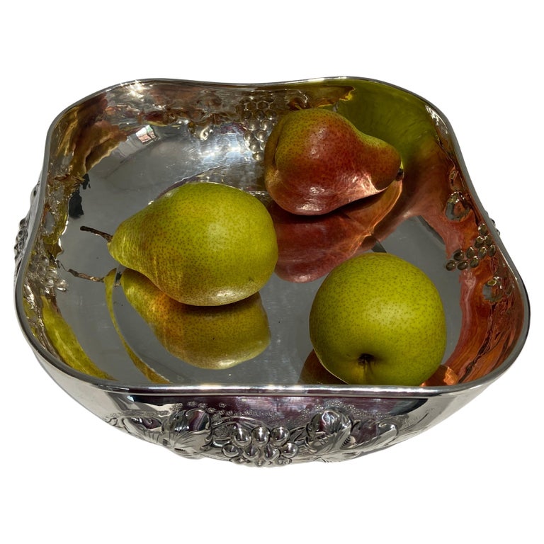 Centerpiece / Fruit Bowl in 800 Silver For Sale at 1stDibs