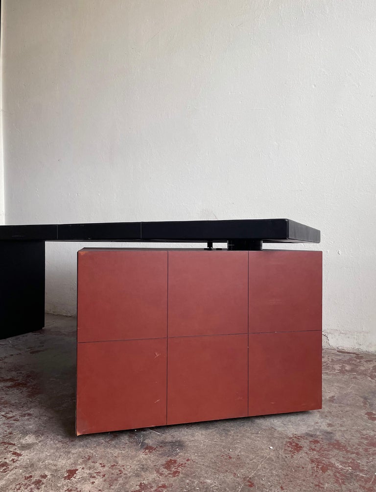 C.E.O. Cube Leather Desk Designed by Lella and Massimo Vignelli for ...