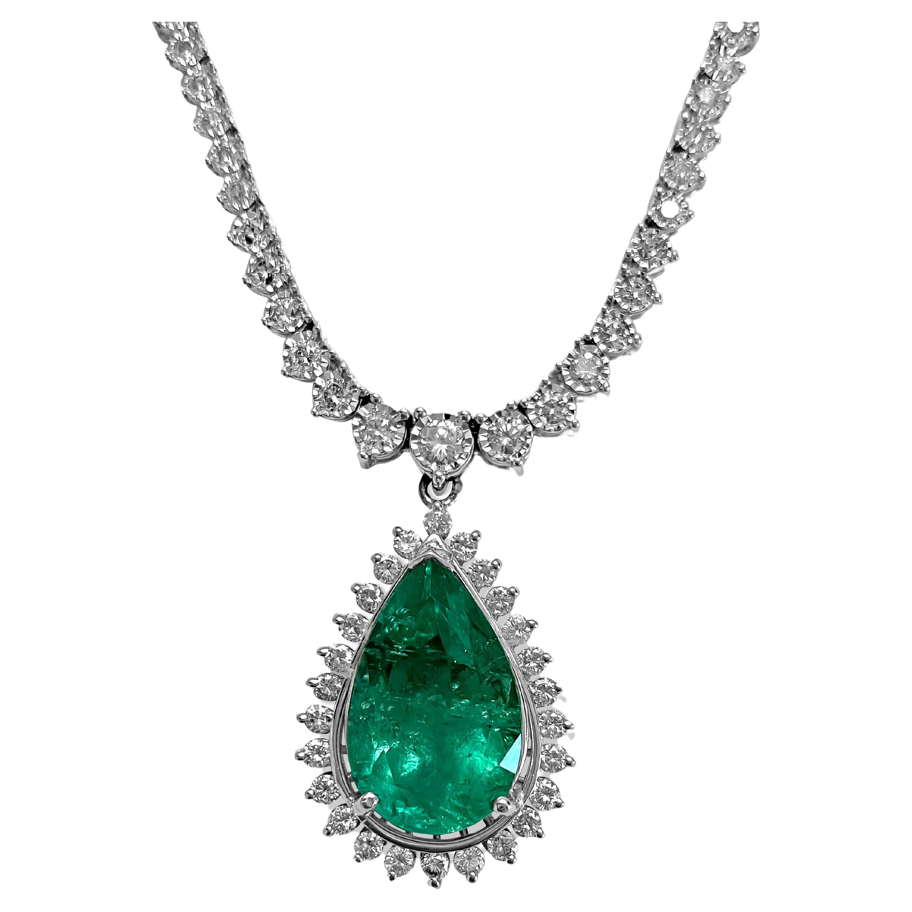 Certified 12.00ct Colombian Emerald Diamond Necklace For Sale at 1stDibs