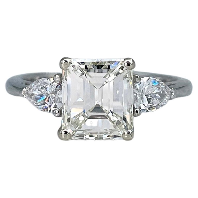 Certified 18 Karat Gold 2.03 Carat Diamond Emerald Cut VVS2 Engagement ...