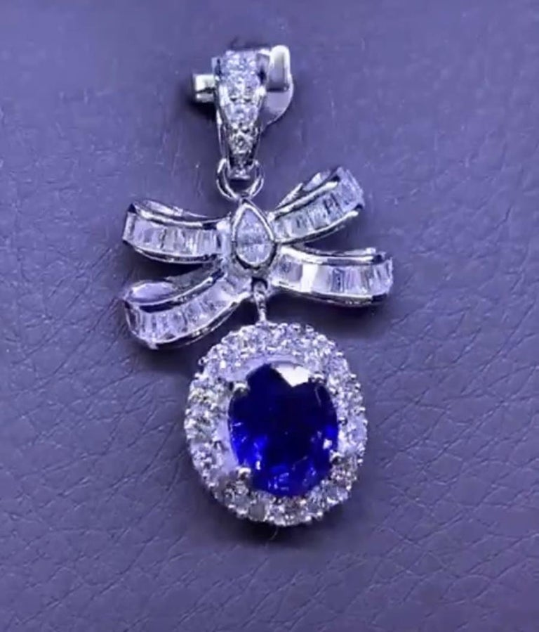 Certified Ct 4,40 of Ceylon Sapphire and Diamonds on Pendant For Sale ...