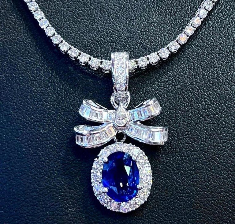 Certified Ct 4,40 of Ceylon Sapphire and Diamonds on Pendant For Sale ...
