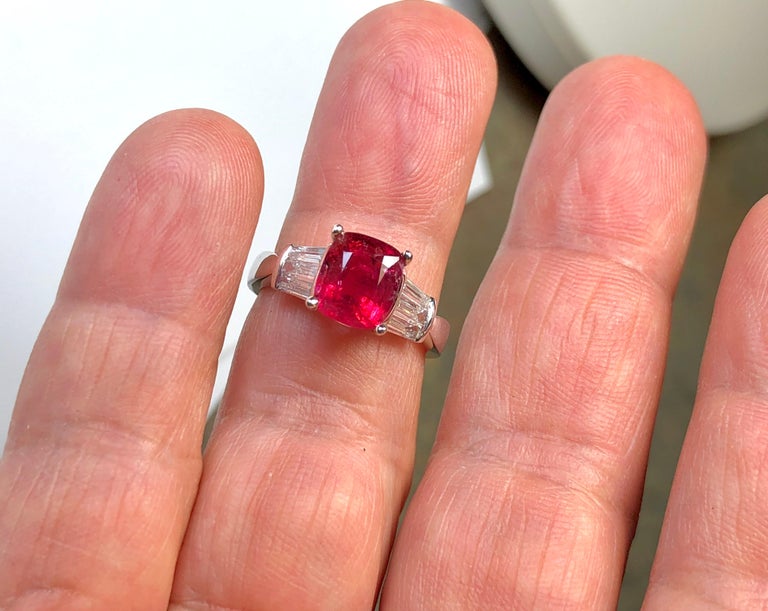 Certified Red Spinel and Diamond Cocktail Ring 18 Karat Gold For Sale ...