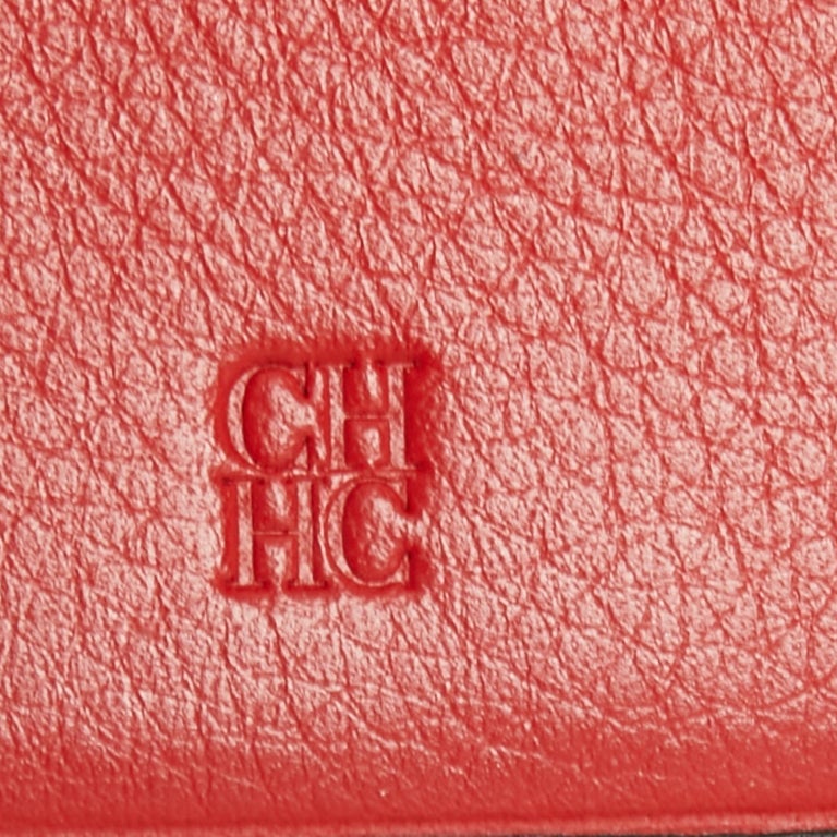 CH Carolina Herrera Black Quilted Leather Compact Wallet For Sale at ...