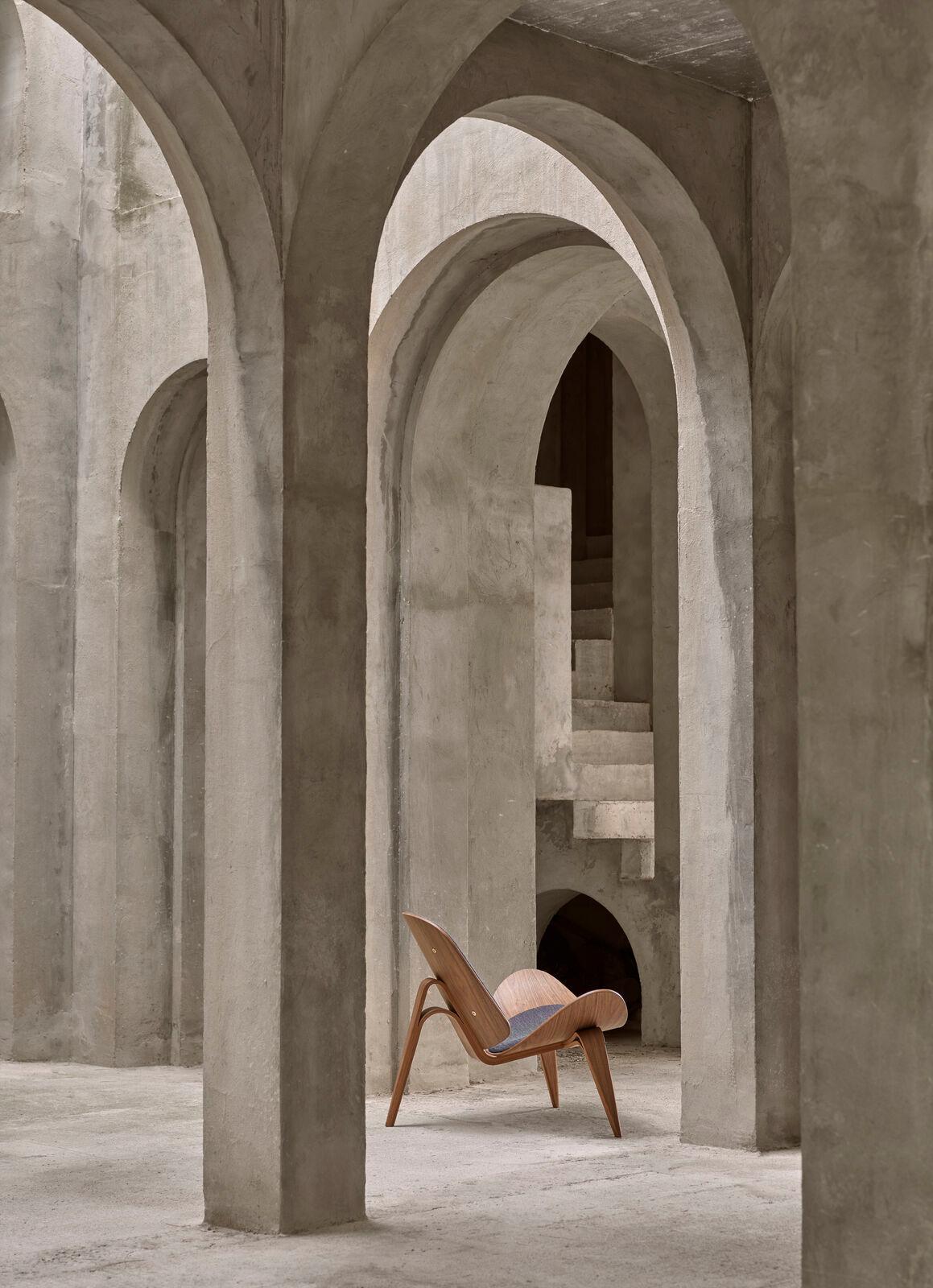 CH07 Shell Chair in Oak White Oil Finish with Brown and White Cowhide ...