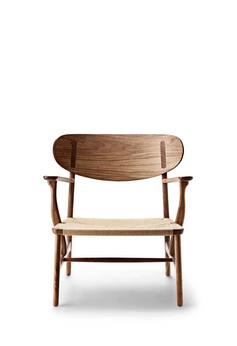 CH22 Lounge Chair in Walnut Oil with Natural Papercord Seat by Hans J ...