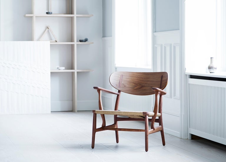 CH22 Lounge Chair in Walnut Oil with Natural Papercord Seat by Hans J ...