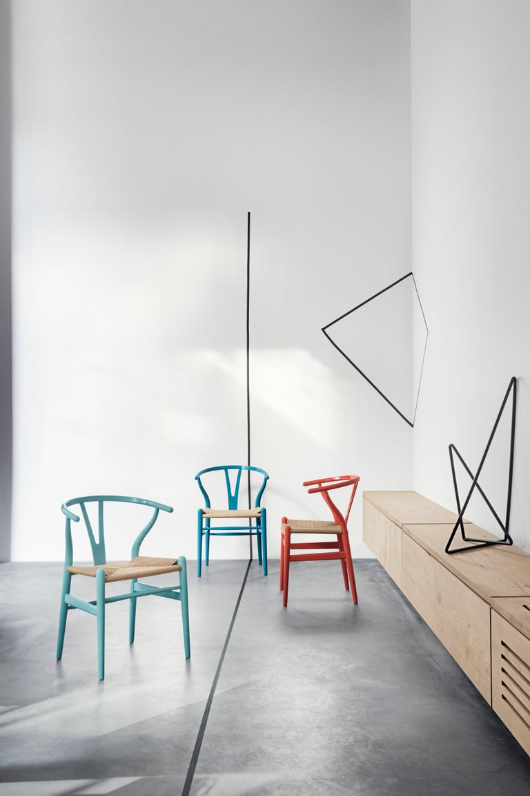 CH24 Wishbone Chair in Orange Red with Natural Papercord Seat by Hans ...